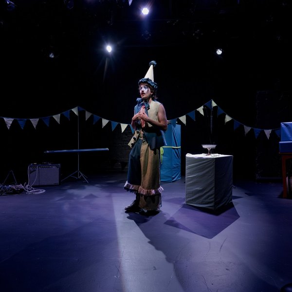 The Balloon Dog Bites | Stage Noise - Diana Simmonds